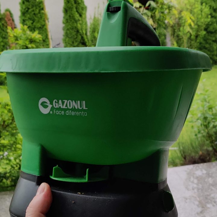 Scule pe lângă casa omului: fertilizator gazon